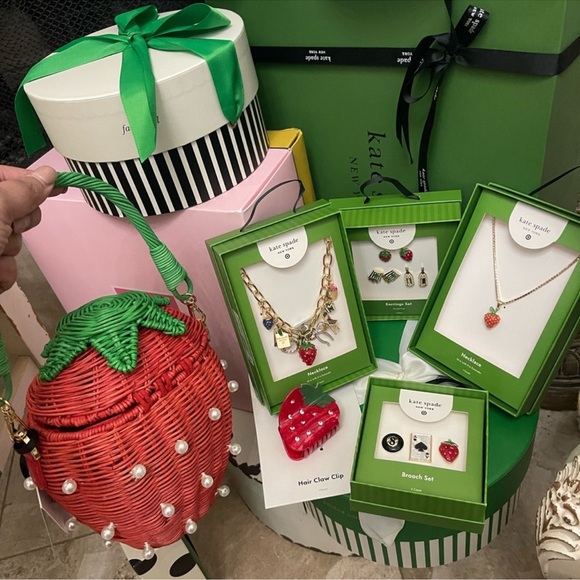 kate spade | Bags | Pearl Embellished Strawberry Basket Bucket Bag Kate ...